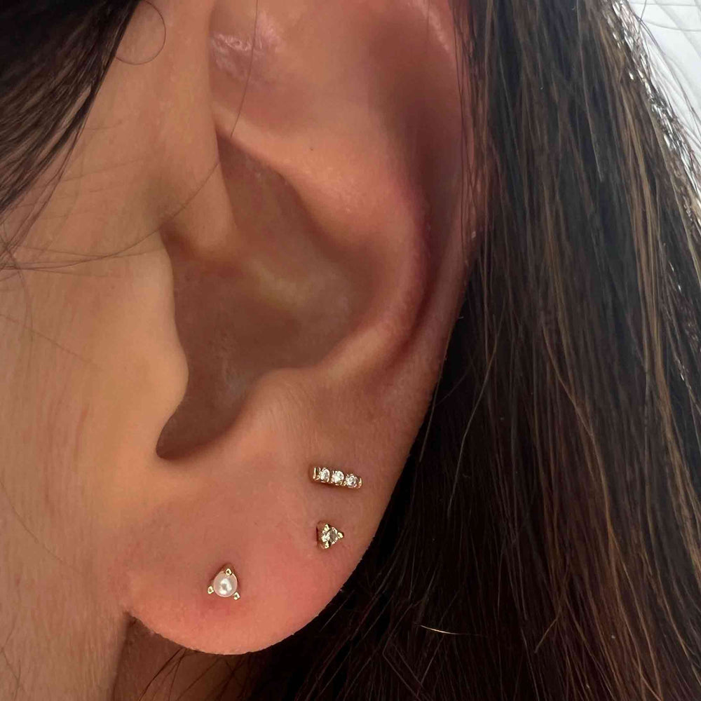 Pearl Dot Stud (Single)